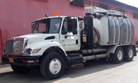CAMIÓN CON EQUIPO COMBINADO PRESIÓN / SUCCIÓN AQUATECH B10 - Ekimak